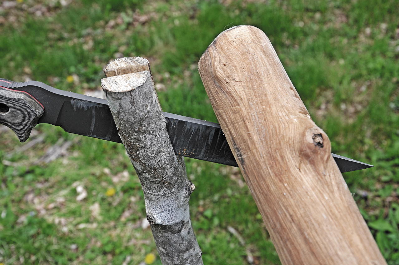 How to Baton Wood With a Knife | RECOIL OFFGRID