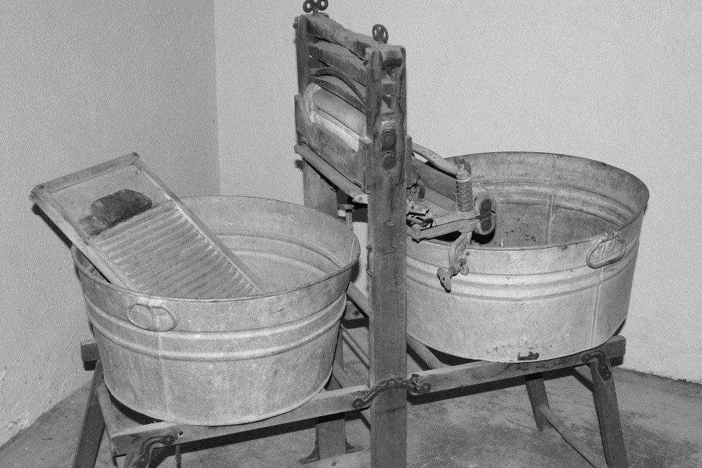 Washing Clothes Without Electricity | RECOIL OFFGRID