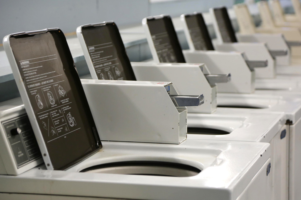 Washing Clothes Without Electricity | RECOIL OFFGRID