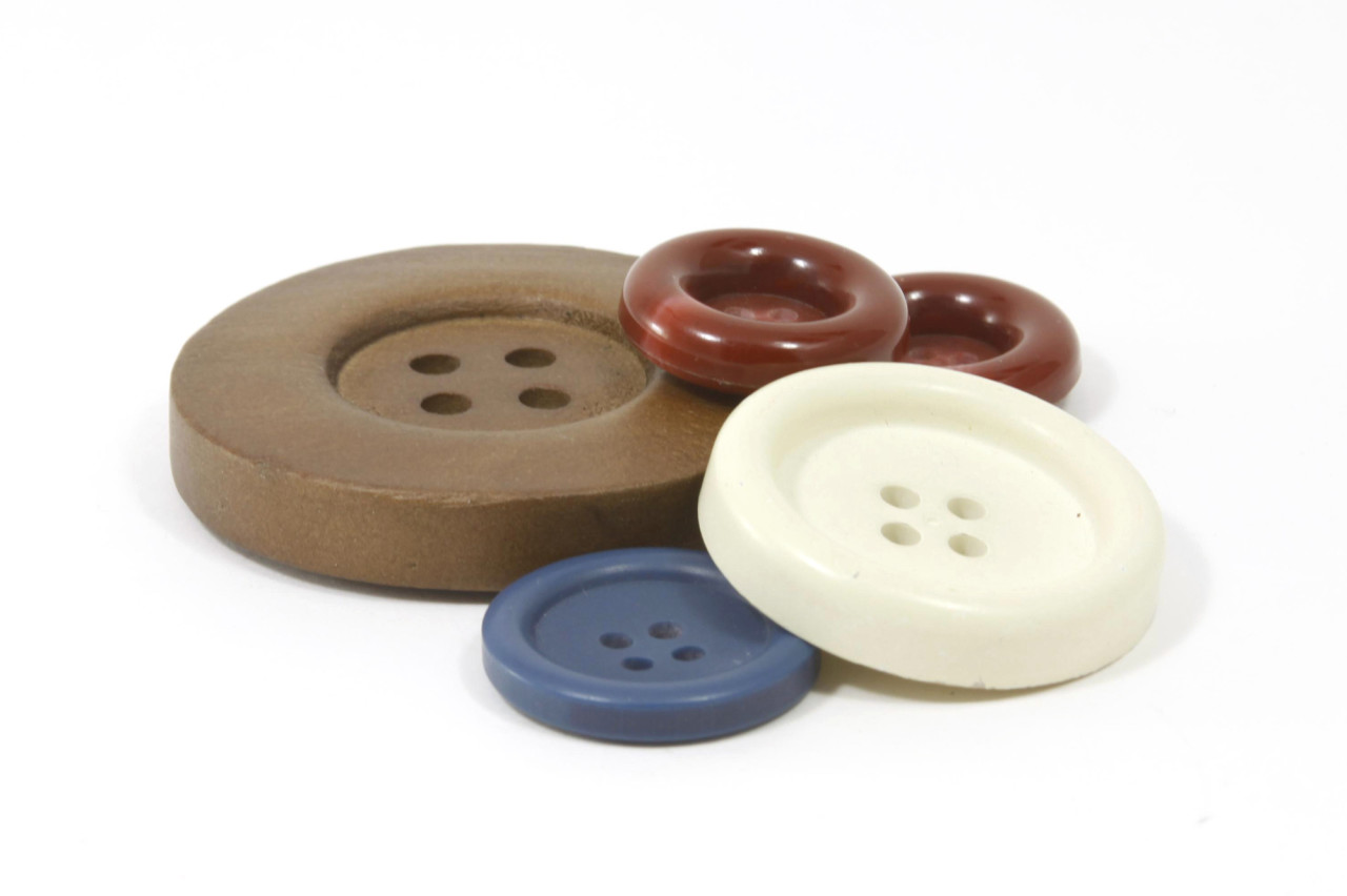 Infographic: How to Sew on a Button | RECOIL OFFGRID