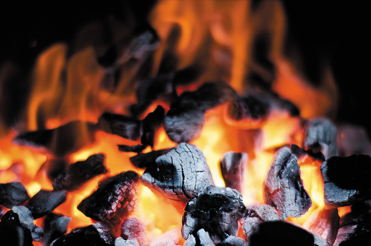 Infographic: 7 Ways to Build a Campfire | RECOIL OFFGRID