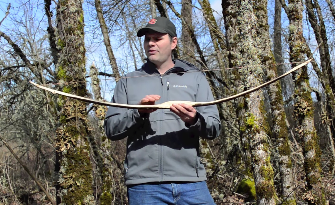 Making a Minimalist Survival Bow & Sinew Bowstring | RECOIL OFFGRID