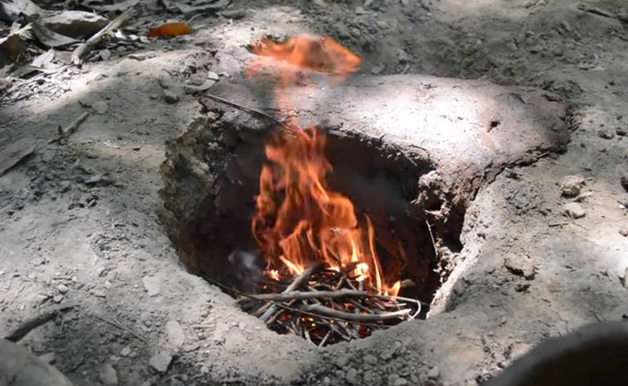 Primitive Technology: Making Termite Mound Clay & Pottery | RECOIL OFFGRID