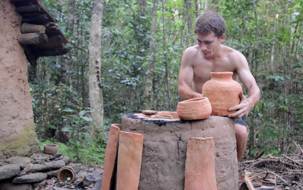 Primitive Technology: Making Termite Mound Clay & Pottery | RECOIL OFFGRID