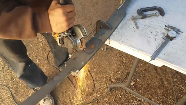 Video: Making a Compound Bow from a Leaf Spring | RECOIL OFFGRID
