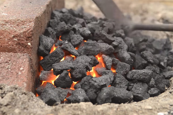 Video: Making a Simple DIY Forge | RECOIL OFFGRID
