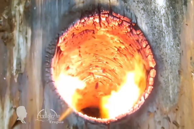 Video: Fire-Carved Log Furniture | RECOIL OFFGRID