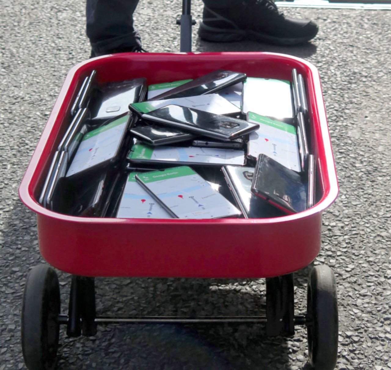Hacking Google Maps with a Wagon Full of Smartphones | RECOIL OFFGRID